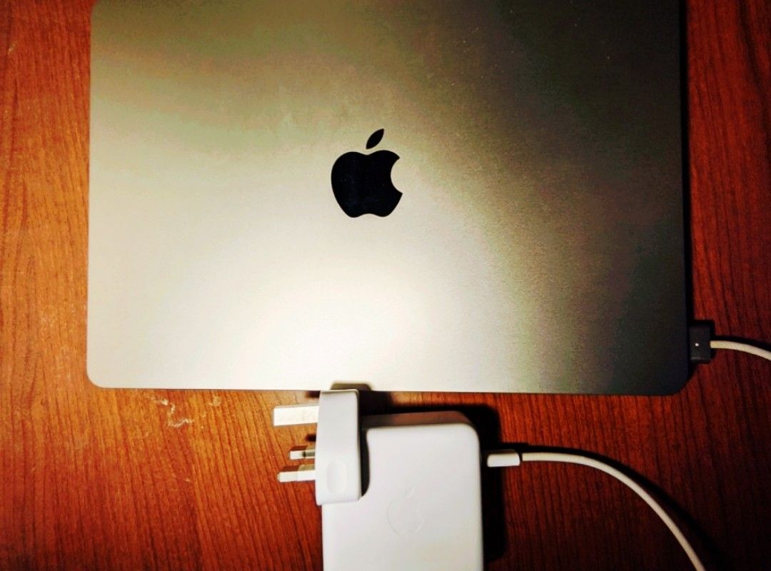 M2 MacBook Air base with 67W charger, Computers & Tech, Laptops ...