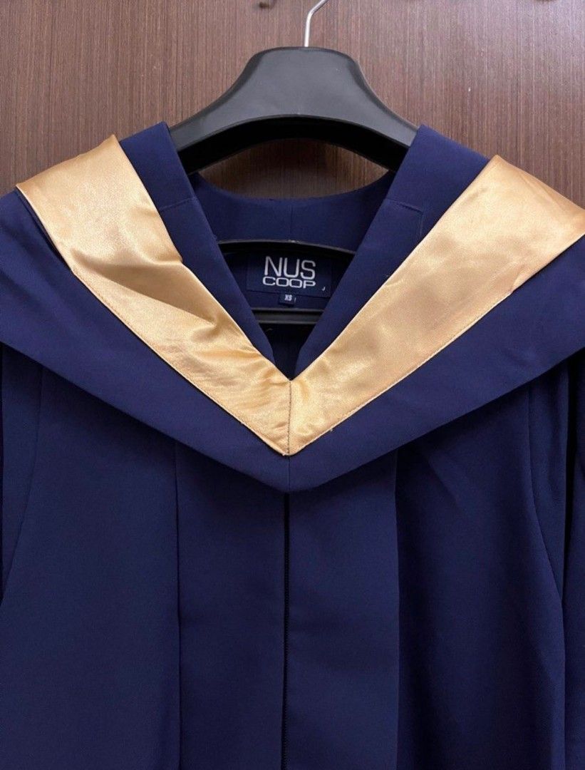 NUS Bachelor of Science Graduation Gown with Mortarboard, Women's ...