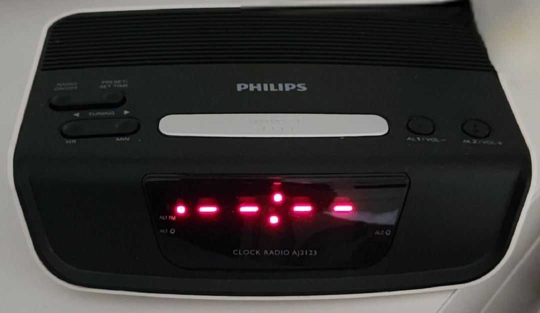 PHILIPS Alarm Radio Clock, TV & Home Appliances, Other Home Appliances ...