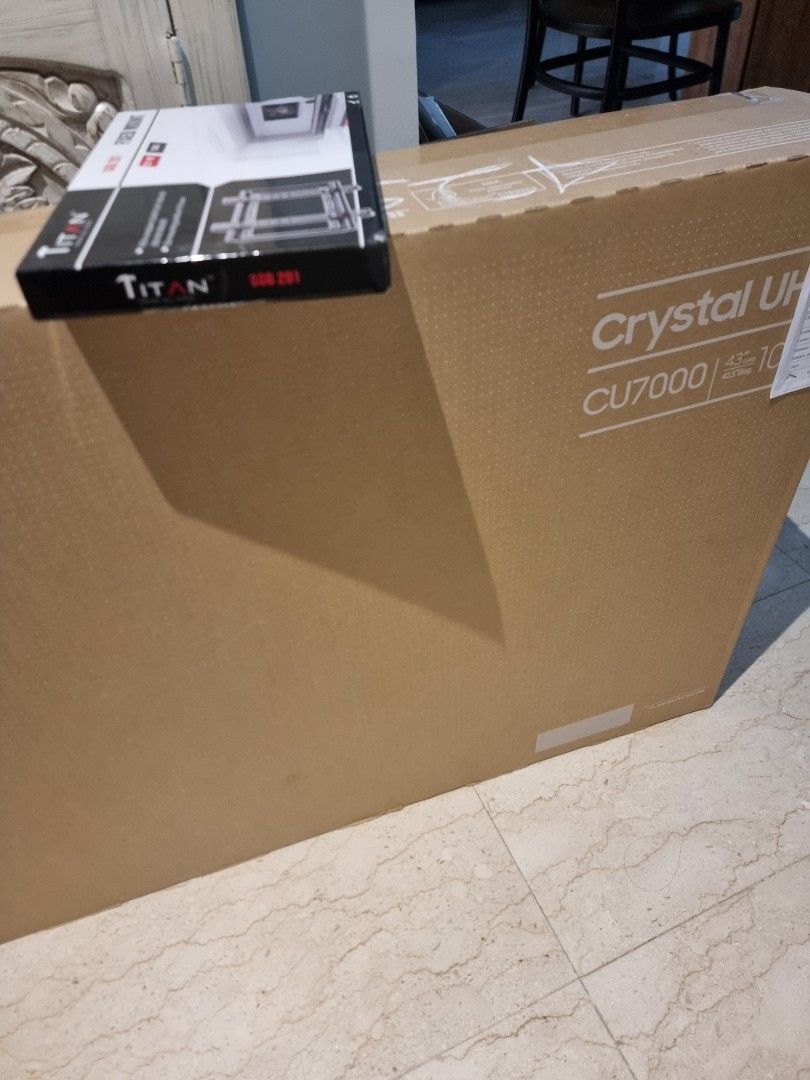 Brand New Samsung CU7000 43 Inch TV + Mount, TV & Home Appliances, TV ...