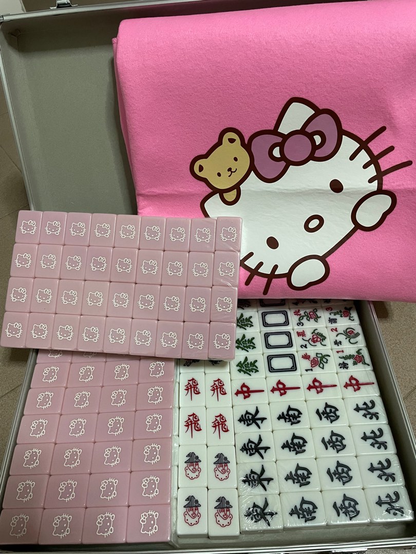 Sanrio Hello Kitty Mahjong Tiles with FREE Briefcase INSTOCK SG 156 ...