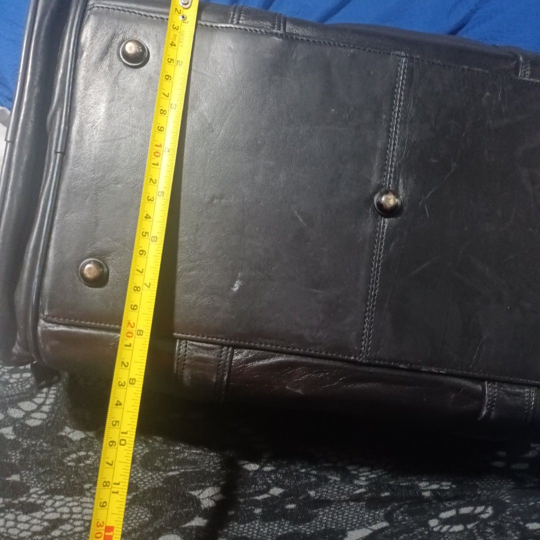 Satchi Leather Duffel Bag / Travel Bag on Carousell