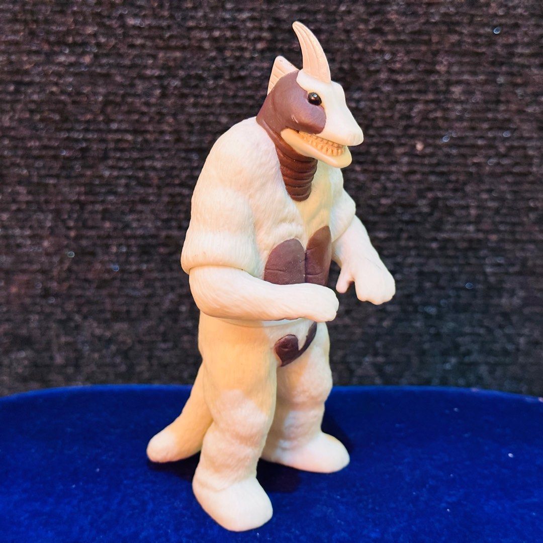 SNOWGON - Ultraman Ultra Monster Kaiju 500 Series 30 - BANDAI 2013 ...