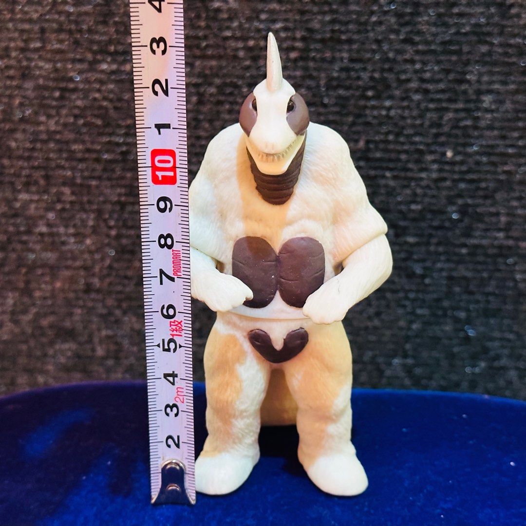 SNOWGON - Ultraman Ultra Monster Kaiju 500 Series 30 - BANDAI 2013 ...