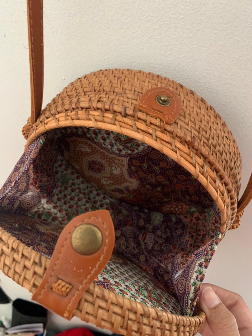 Tas Slingbag Rotan Bali / Round Bag / Minimalist bag for downtown or ...