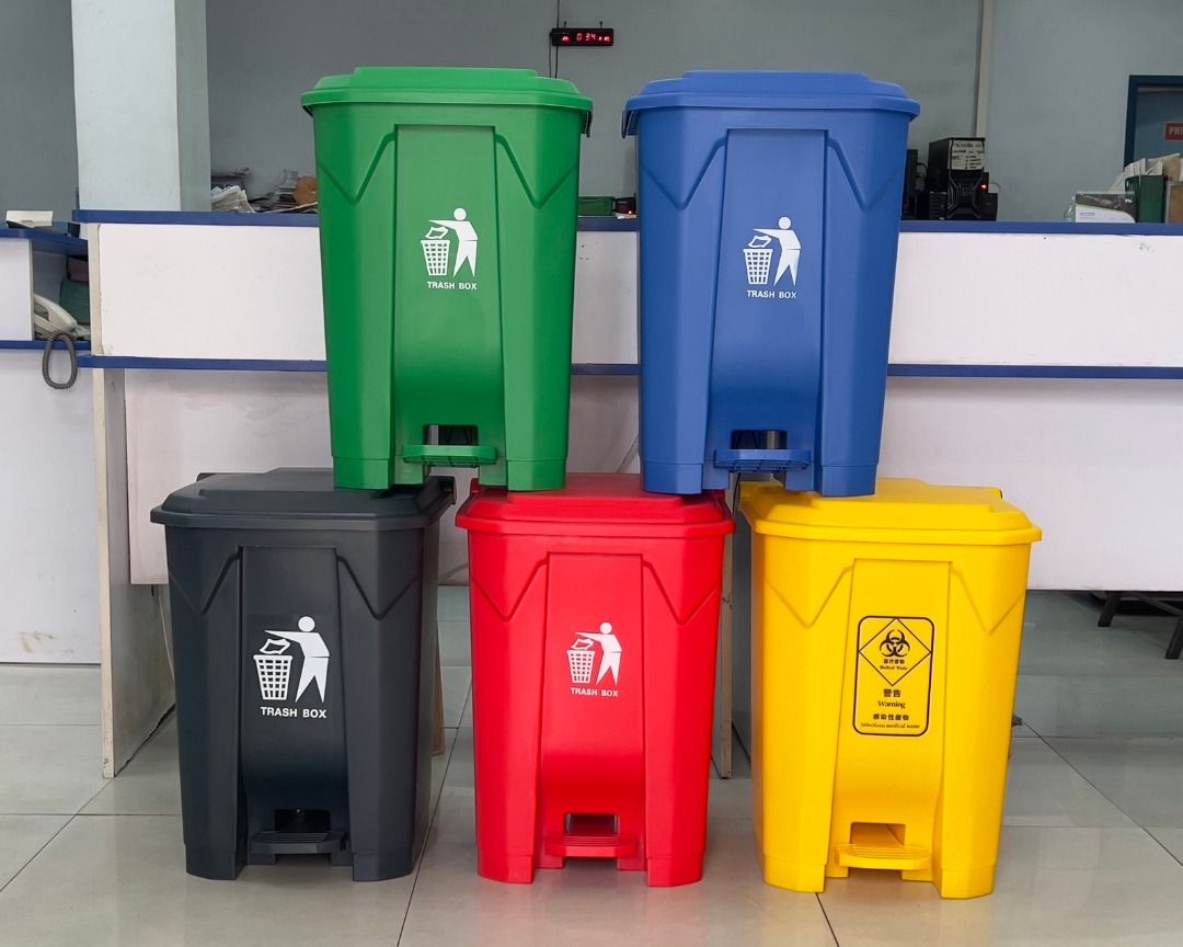 TRASH BIN FOOT OPERATED, Furniture & Home Living, Cleaning & Homecare Supplies, Waste Bins ...