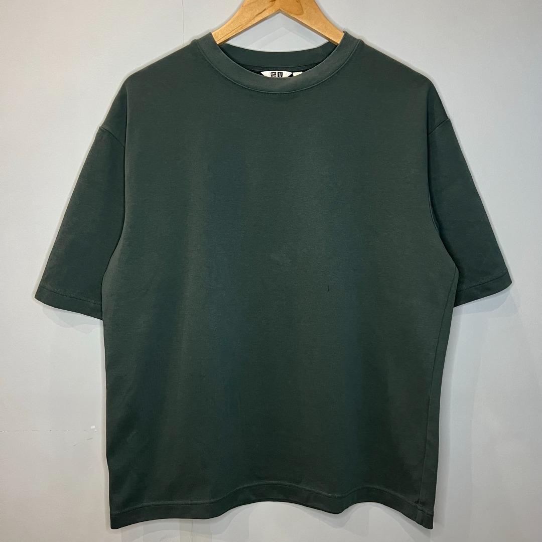 Uniqlo U Airism Oversized Crew Neck T-Shirt in Dark Green on Carousell