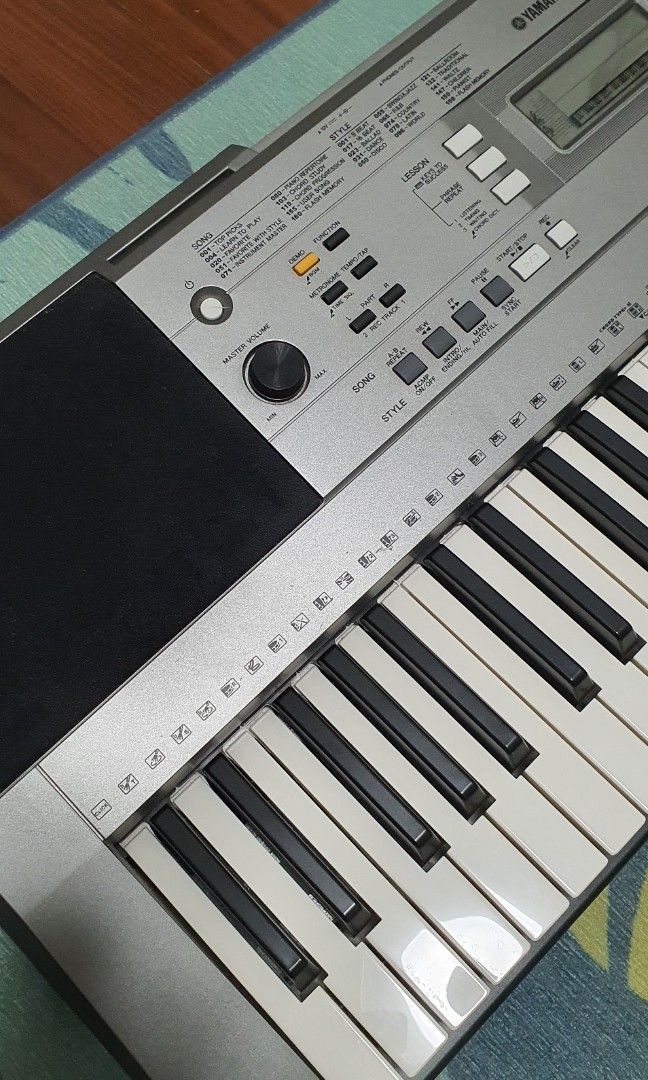 Yamaha Electric Keyboard PSR E353, Hobbies & Toys, Music & Media, Musical Instruments on Carousell