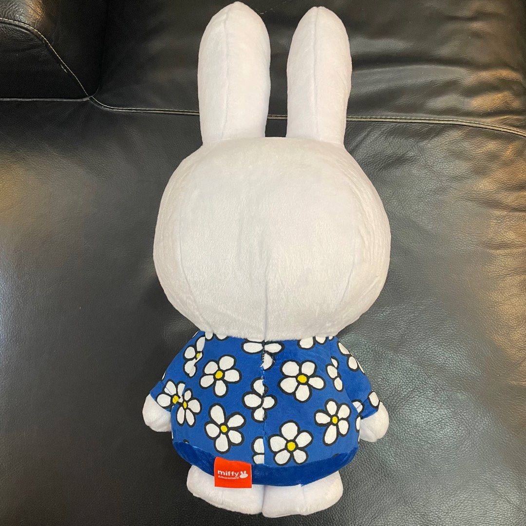 2023 Miffy 56cm高 大公仔, 興趣及遊戲, 玩具 & 遊戲類 - Carousell