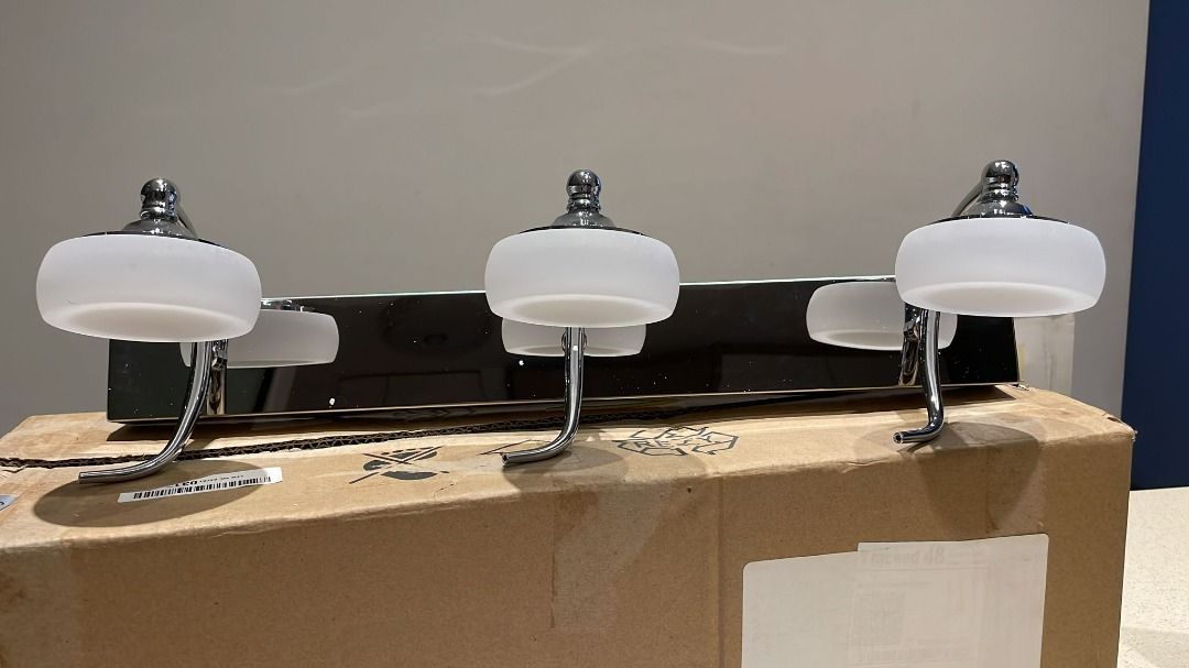 3009) QUCOVER BATHROOM MIRROR LAMP, 20W WARM WHITE, WATERPROOF IP44 ...