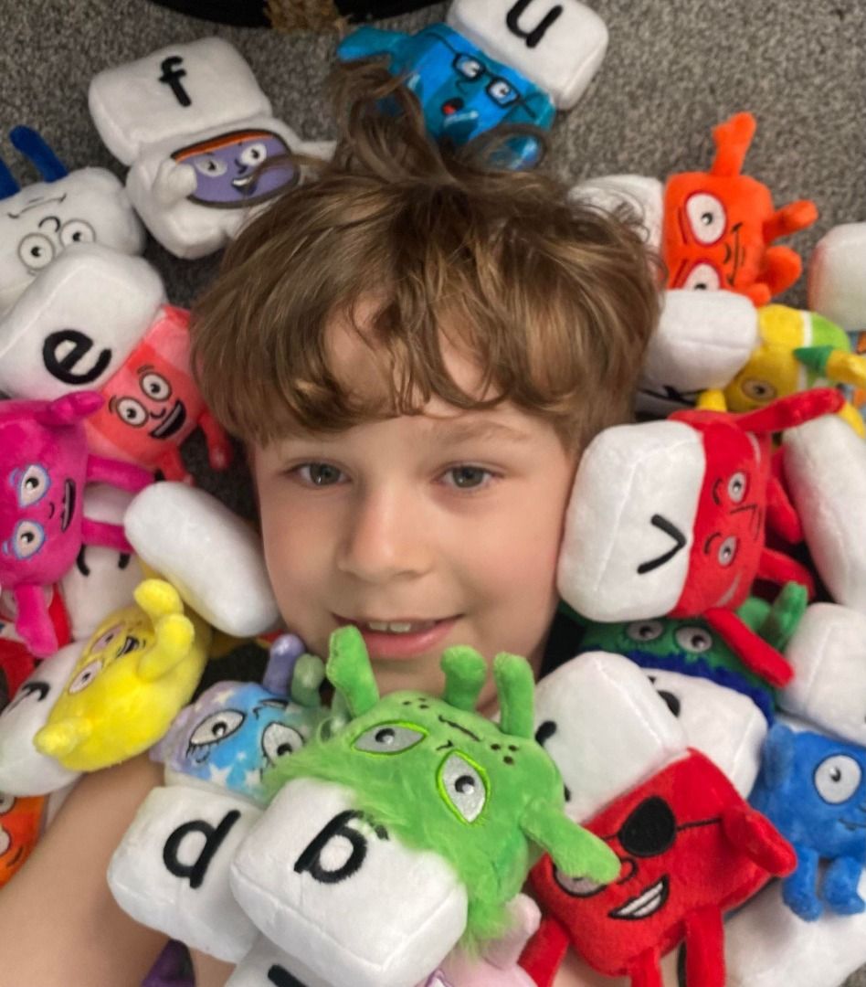 Alphablocks Phonic Learning Plushies, 兒童＆孕婦用品, 嬰兒玩具 - Carousell