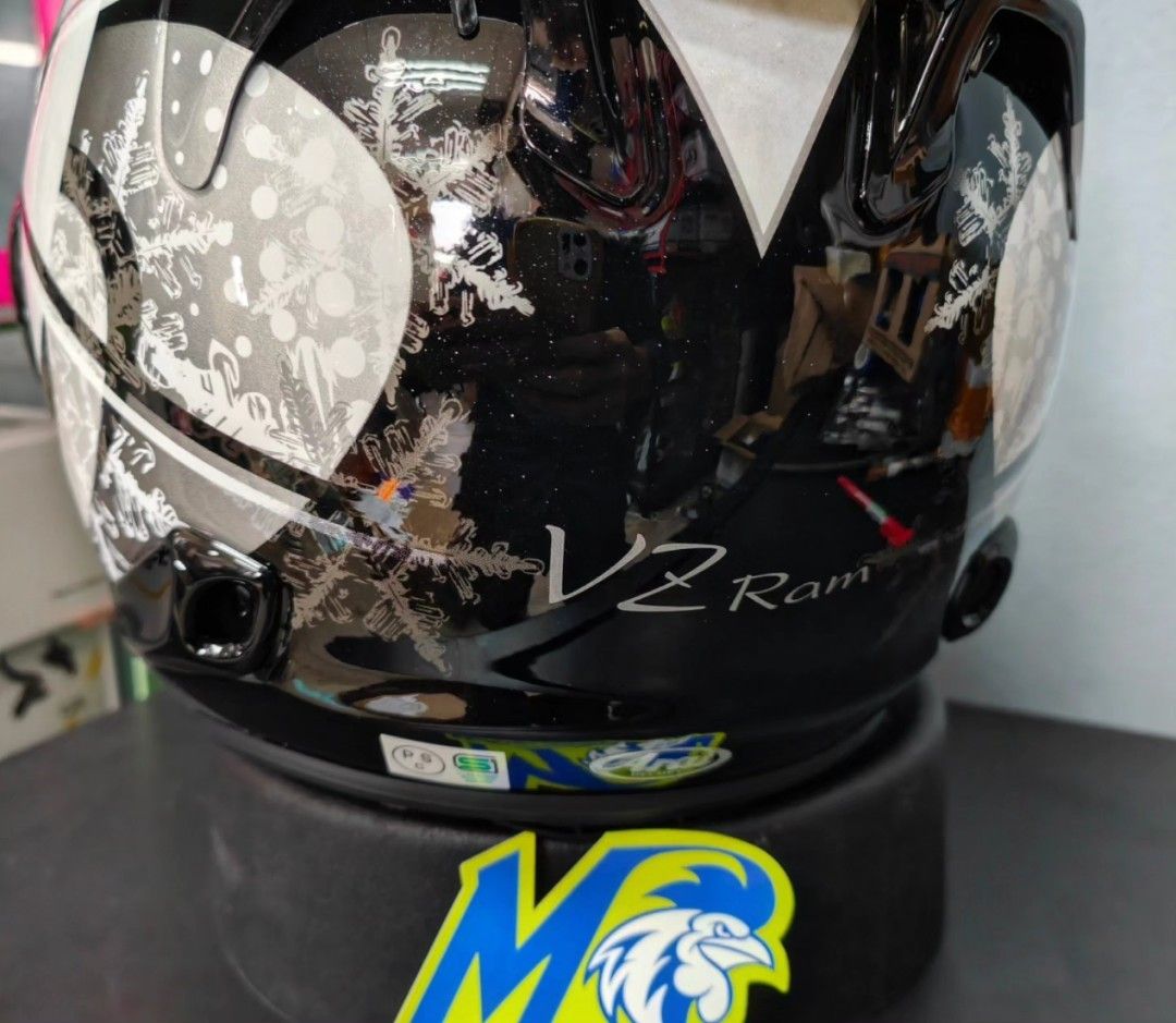 Arai VZ Ram Snow Dome, Sports Equipment, Other Sports Equipment and Supplies on Carousell