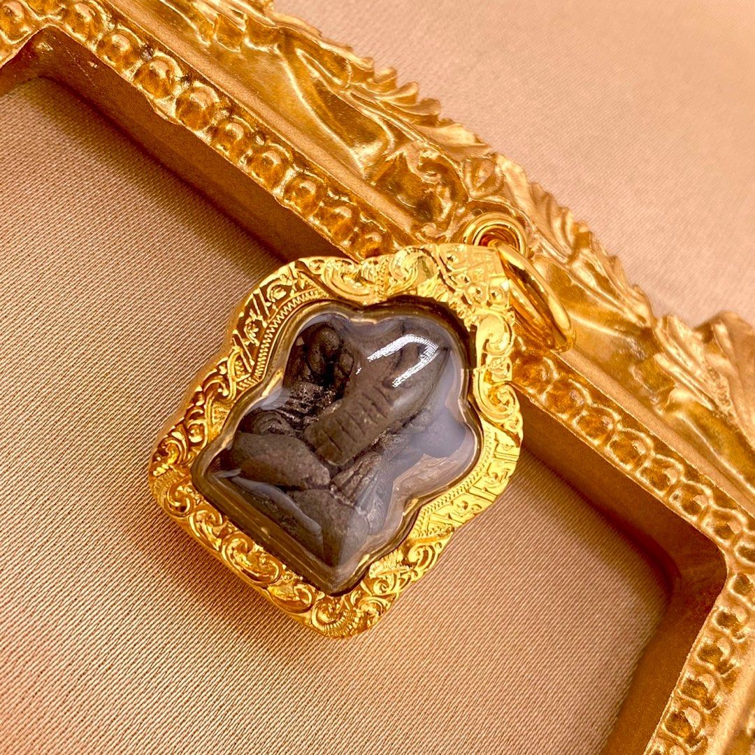Arjan Adirek Lor Bolan Pim Yai Pikanet Elephant with thick 90% gold ...