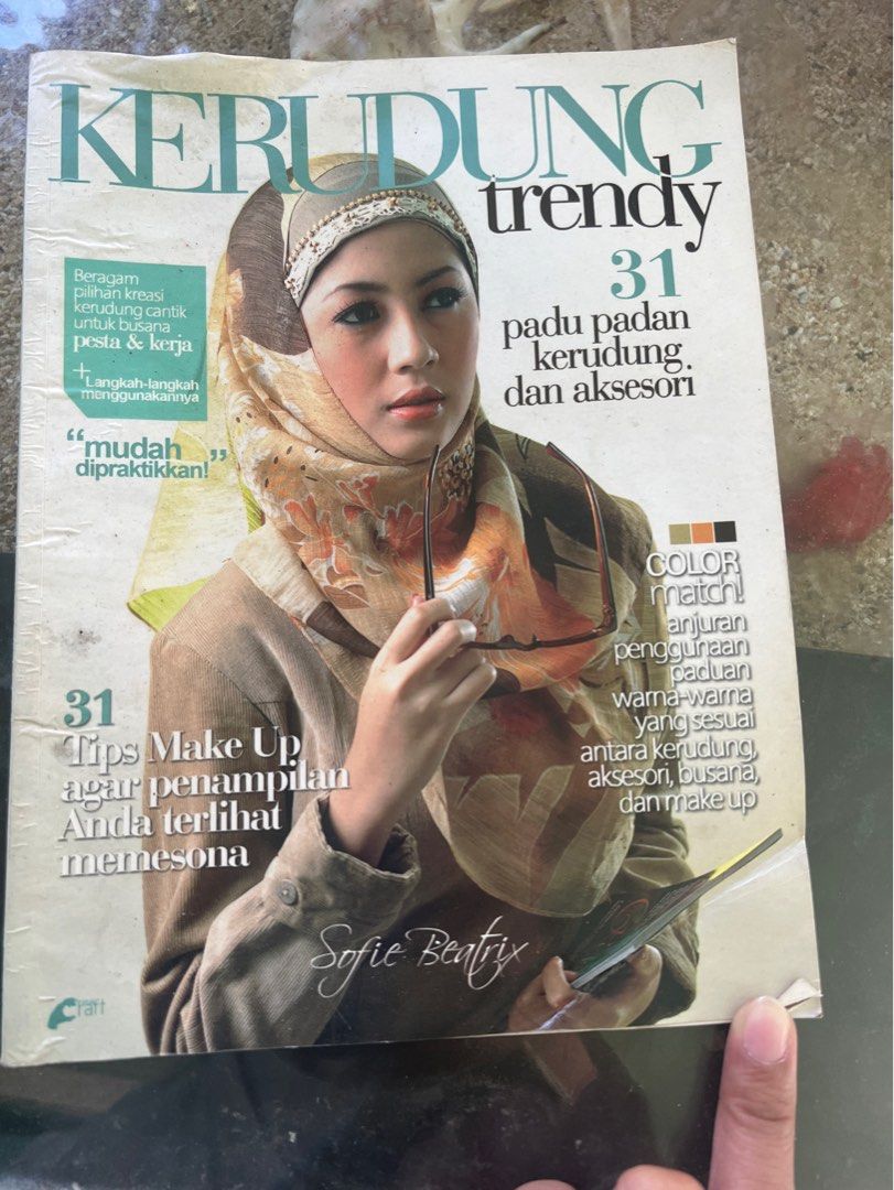 buku kerudung / buku tutorial hijab preloved, Buku & Alat Tulis, Buku ...