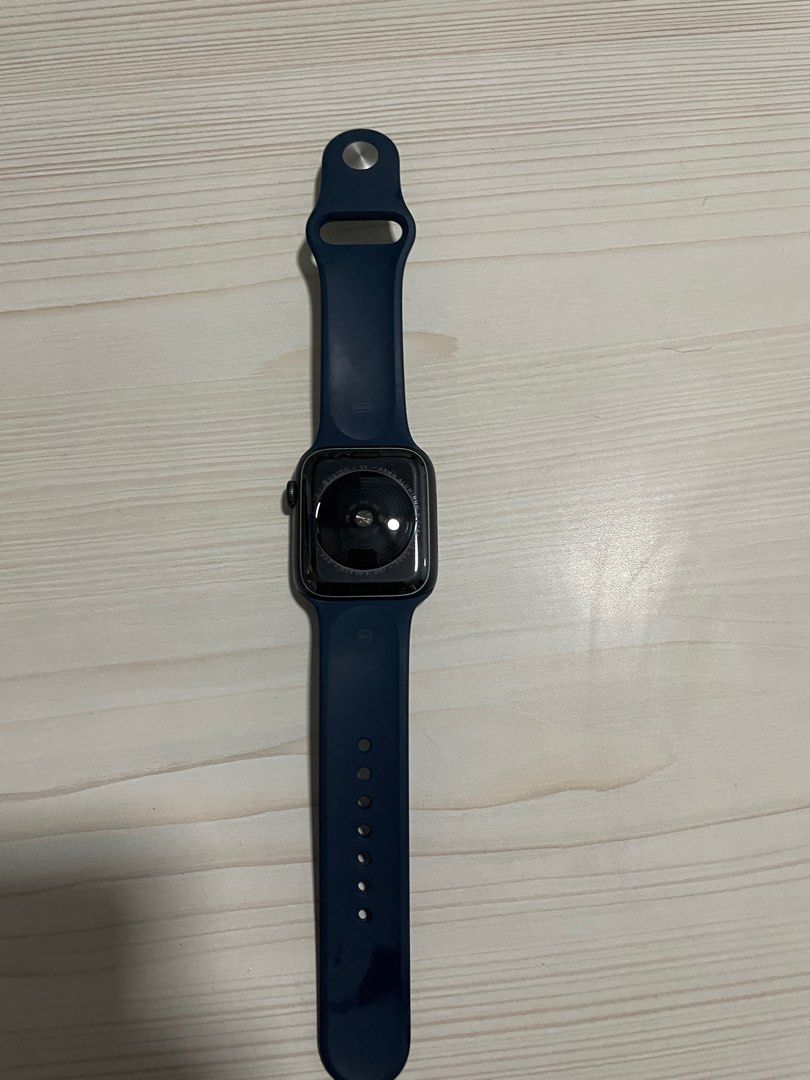 Cracked Apple watch SE (1st gen) 44mm, Mobile Phones & Gadgets ...