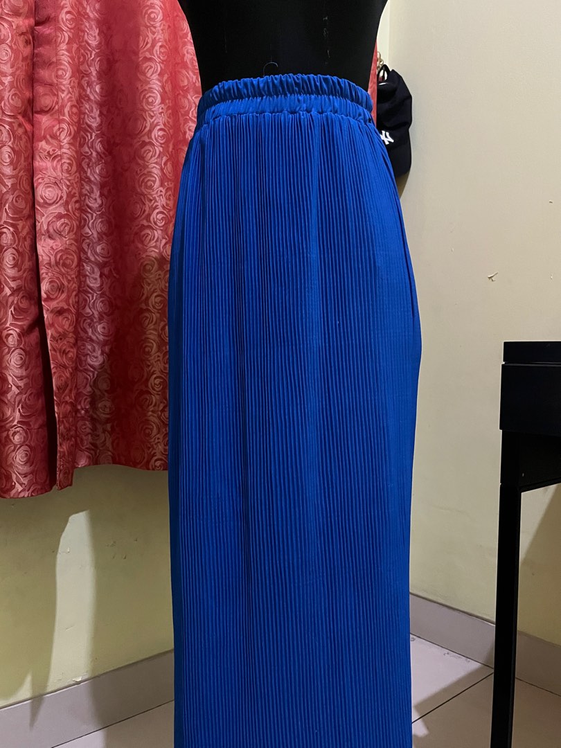 ELECTRIC BLUE SKIRT ROK BIRU ELEKTRIK, Fesyen Wanita, Pakaian Wanita ...
