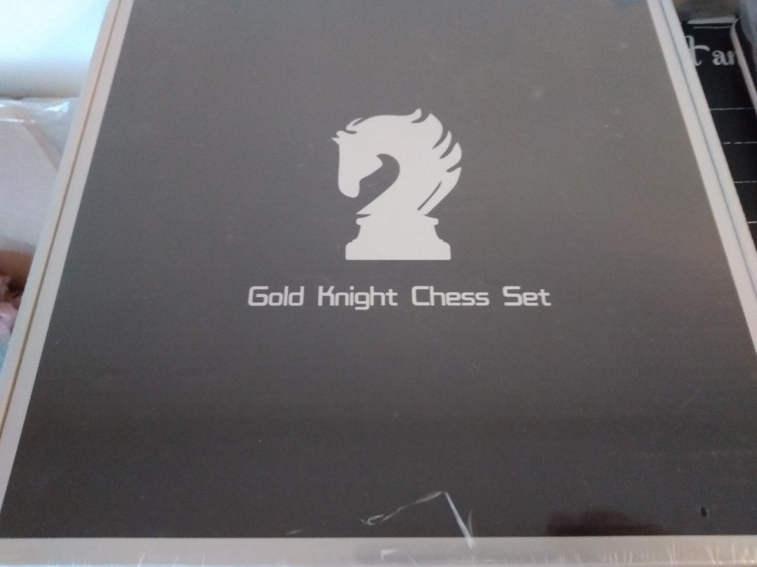 Gold Knight Chess Set, 興趣及遊戲, 玩具 & 遊戲類 - Carousell
