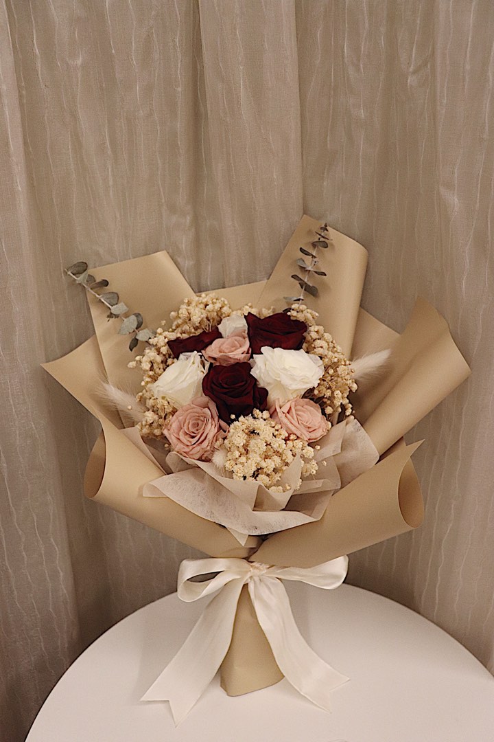 GRADUATION ROSE BOUQUET, Hobbies & Toys, Stationery & Craft, Flowers ...