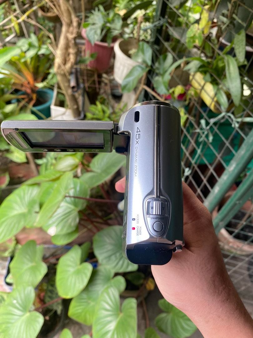 GZ-MS237-S VICTOR HANDYCAM/CAMCORDER, Photography, Cameras on Carousell