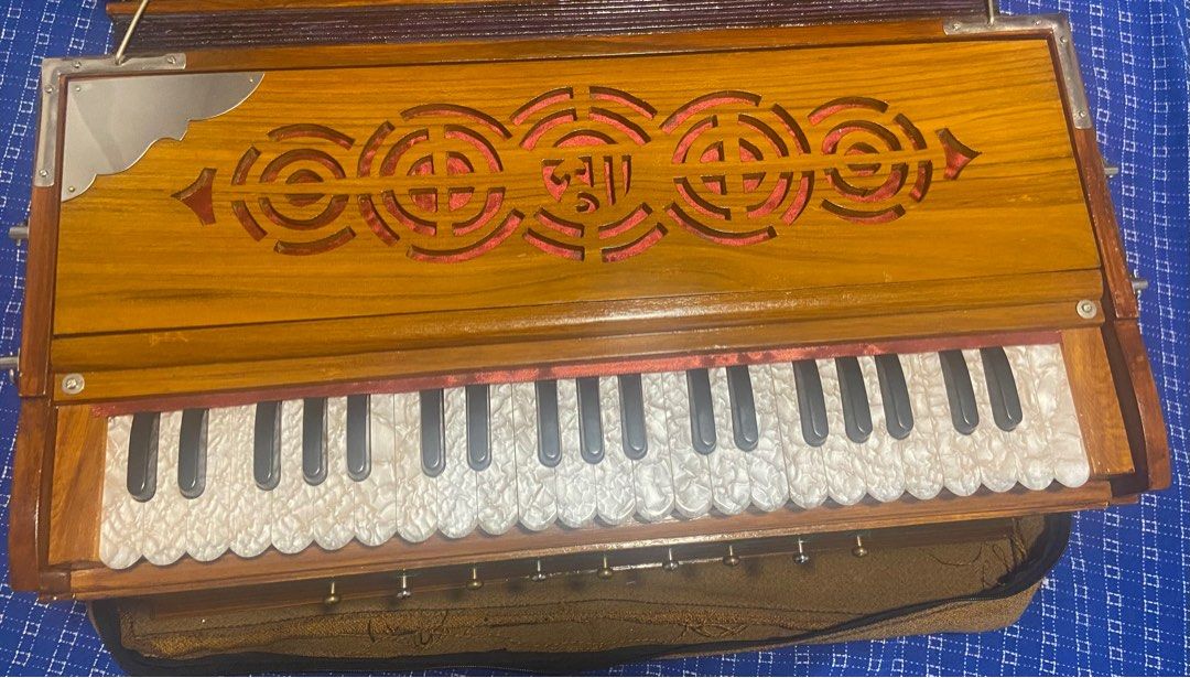 Harmonium, Hobbies & Toys, Music & Media, Musical Instruments on Carousell