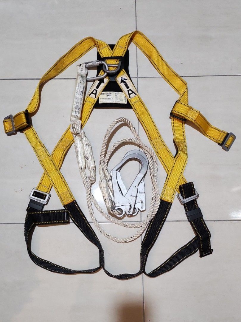 HONEYWELL MILLER FULL BODY HARNESS (MODEL MB9000) C/W ENERGY ABSORBING ...