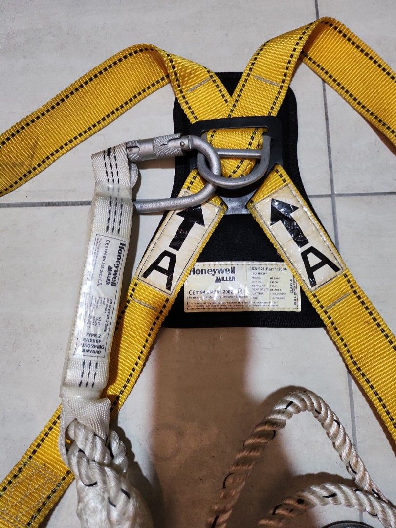HONEYWELL MILLER FULL BODY HARNESS (MODEL MB9000) C/W ENERGY ABSORBING ...