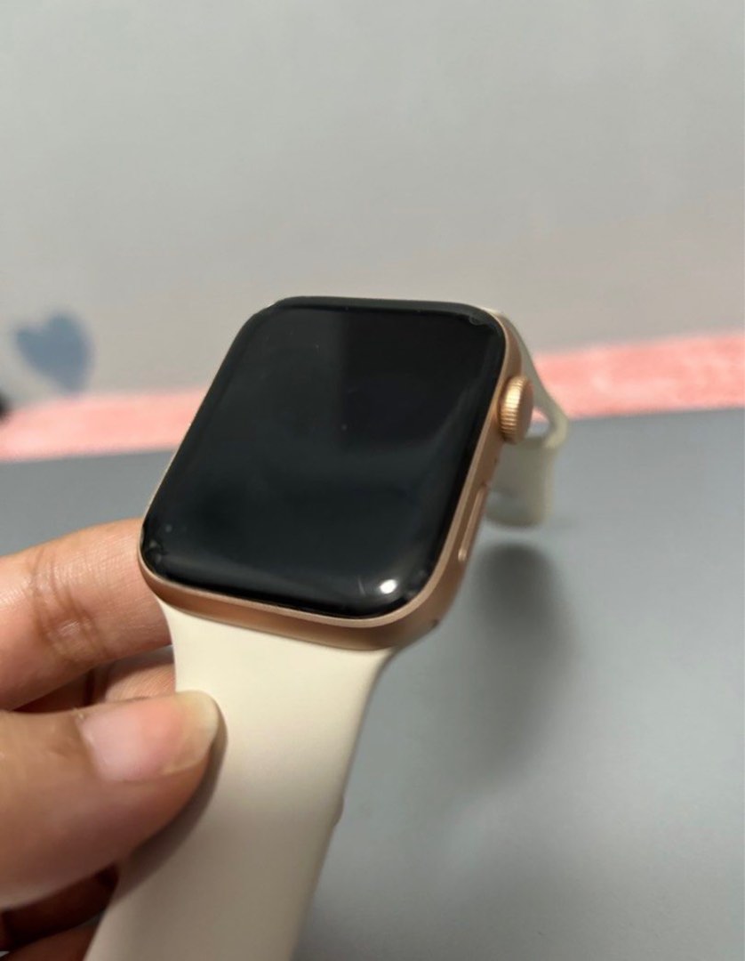 Iwatch SE 44mm Orig with box and receipt, Mobile Phones & Gadgets ...