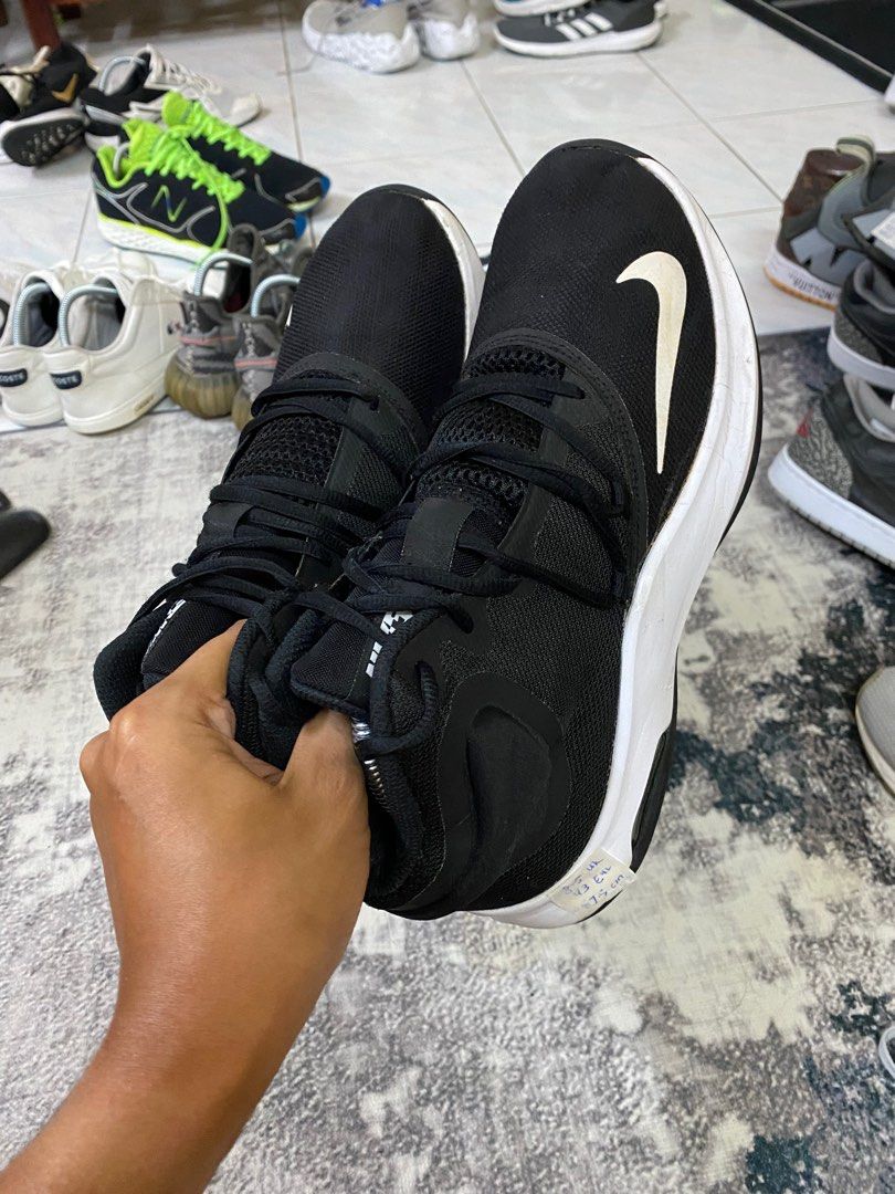 Kasut nike indoor, Men's Fashion, Footwear, Sneakers on Carousell