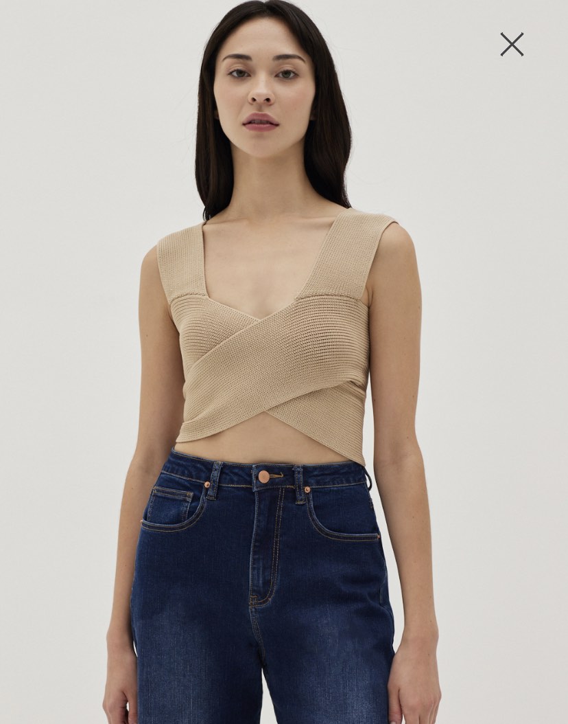 Love Bonito Febby Knit Reversible Crop Top, Women's Fashion, Tops ...