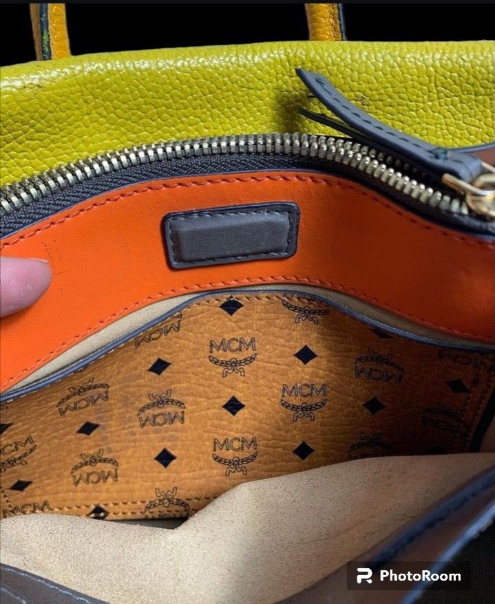 Mcm full kulit asli, Fesyen Wanita, Tas & Dompet di Carousell