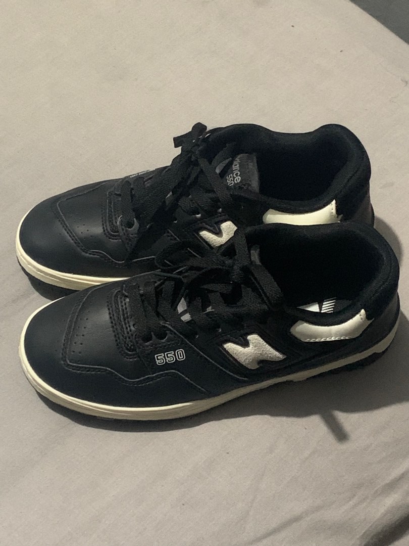 Nb 550 hitam, Fesyen Wanita, Sepatu di Carousell