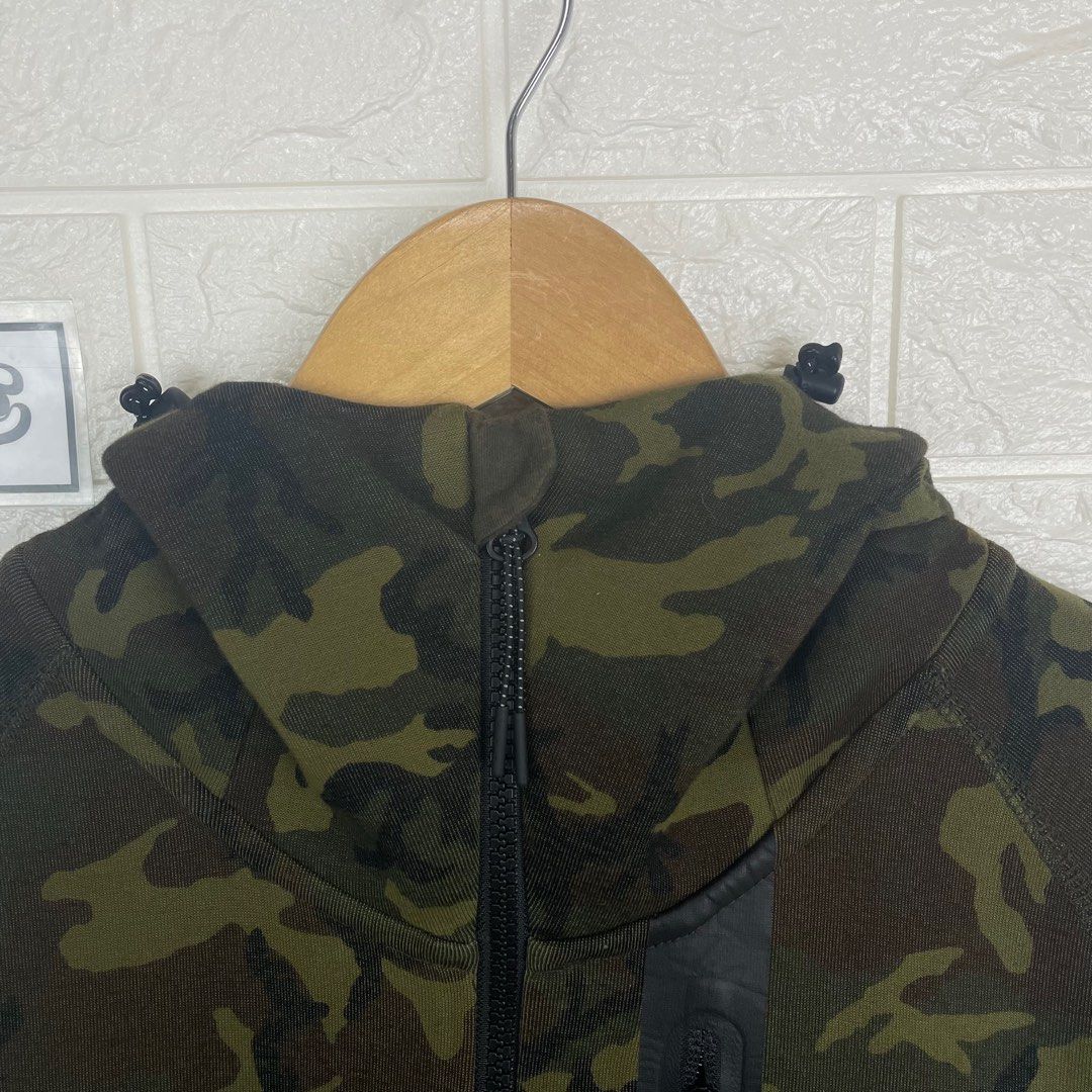 NIKE CAMOUFLAGE TECH FLEECE CAPE JACKET (RED TAG) on Carousell