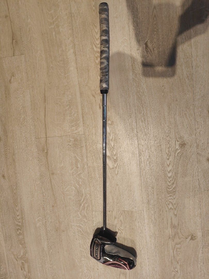 Odyssey O-works Red putter 1WS, Sports Equipment, Sports & Games, Golf ...