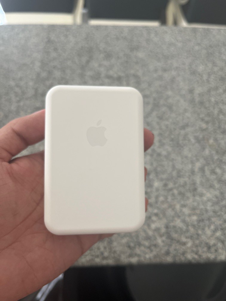 Apple 10000 mAh MagSafe Battery pack, Computers & Tech, Parts ...