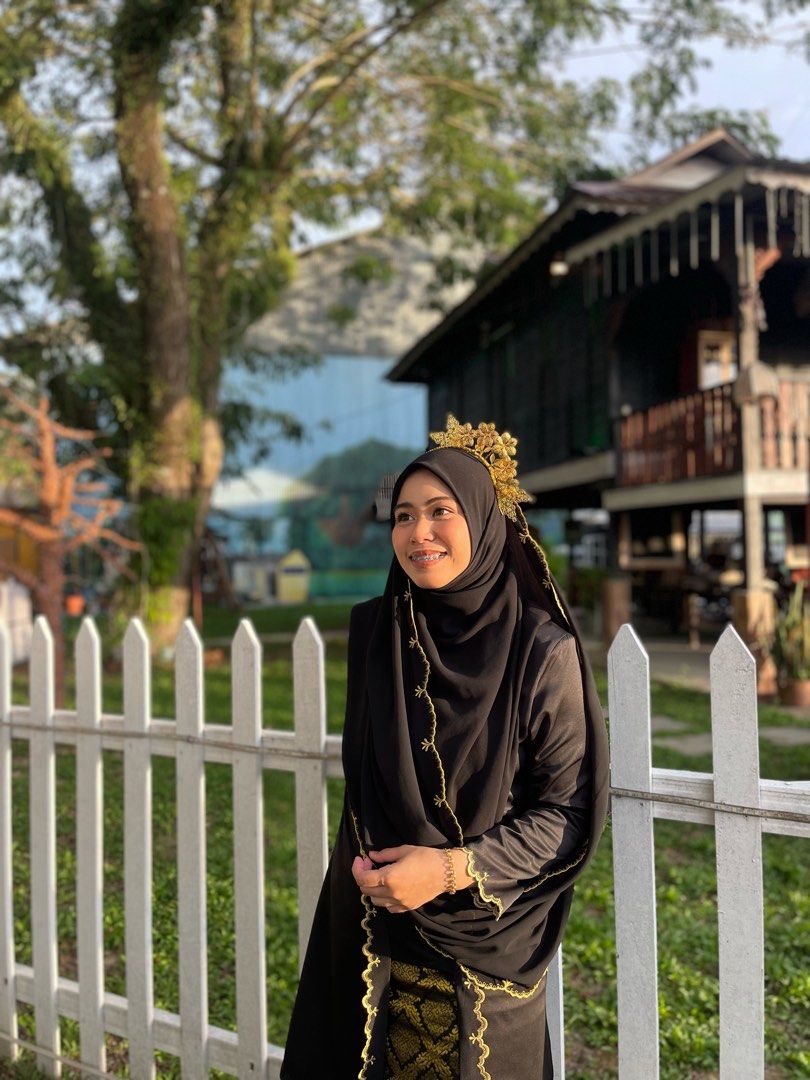 RENT/SEWA Hanna Rauda Kebaya Songket Black Gold Sulam, Women's Fashion ...