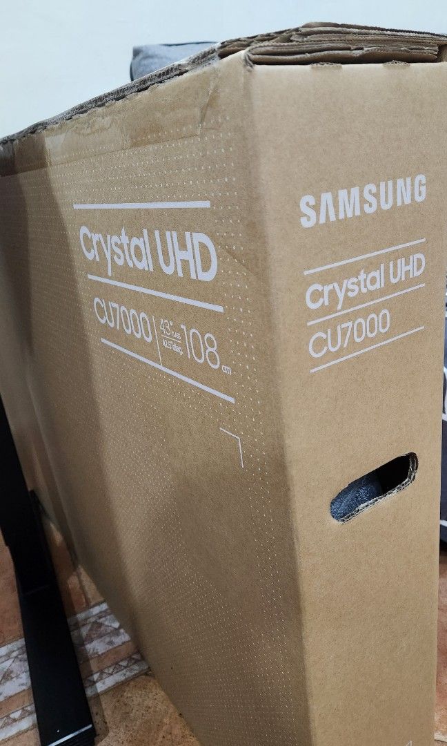 Samsung 43" Crystal UHD CU7000, TV & Home Appliances, TV ...