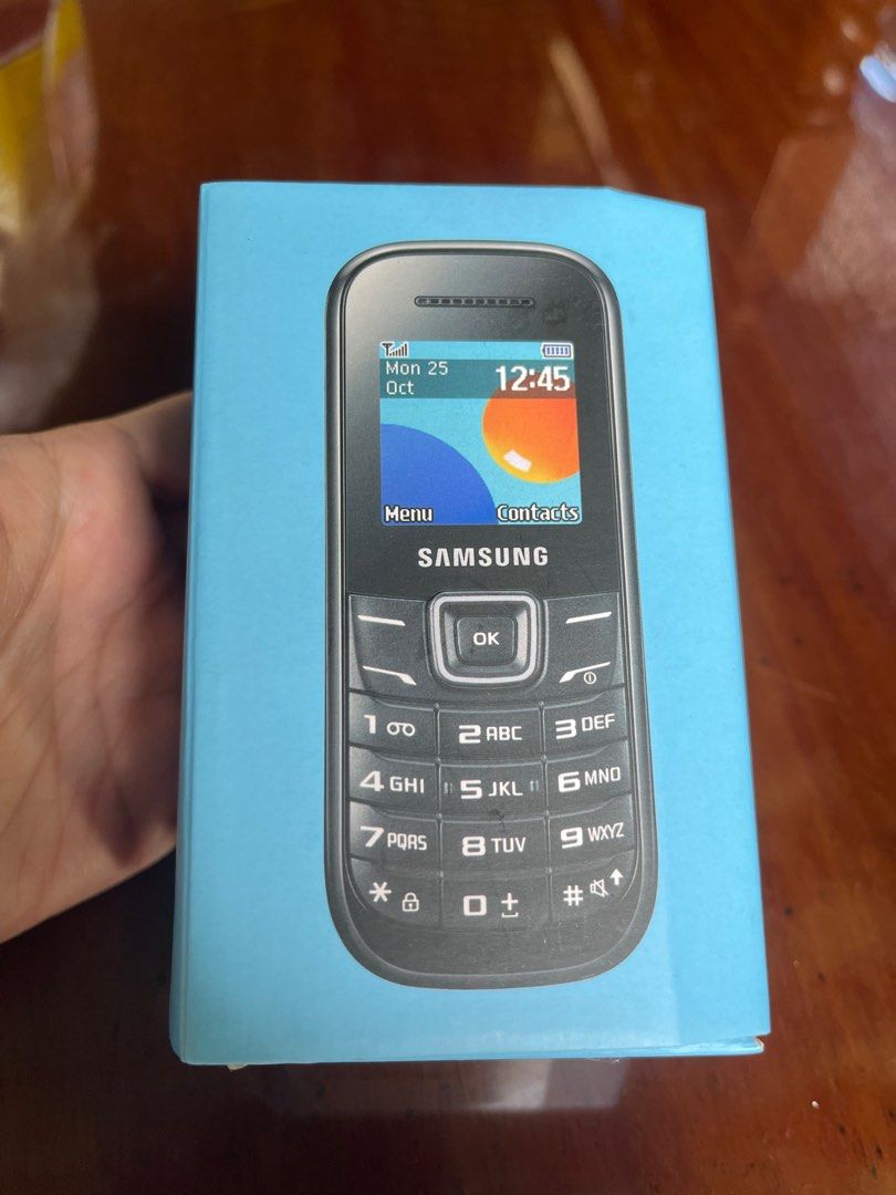 Samsung keypad phone on Carousell