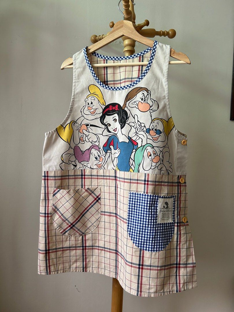 Snow White Disney apron, Furniture & Home Living, Kitchenware ...