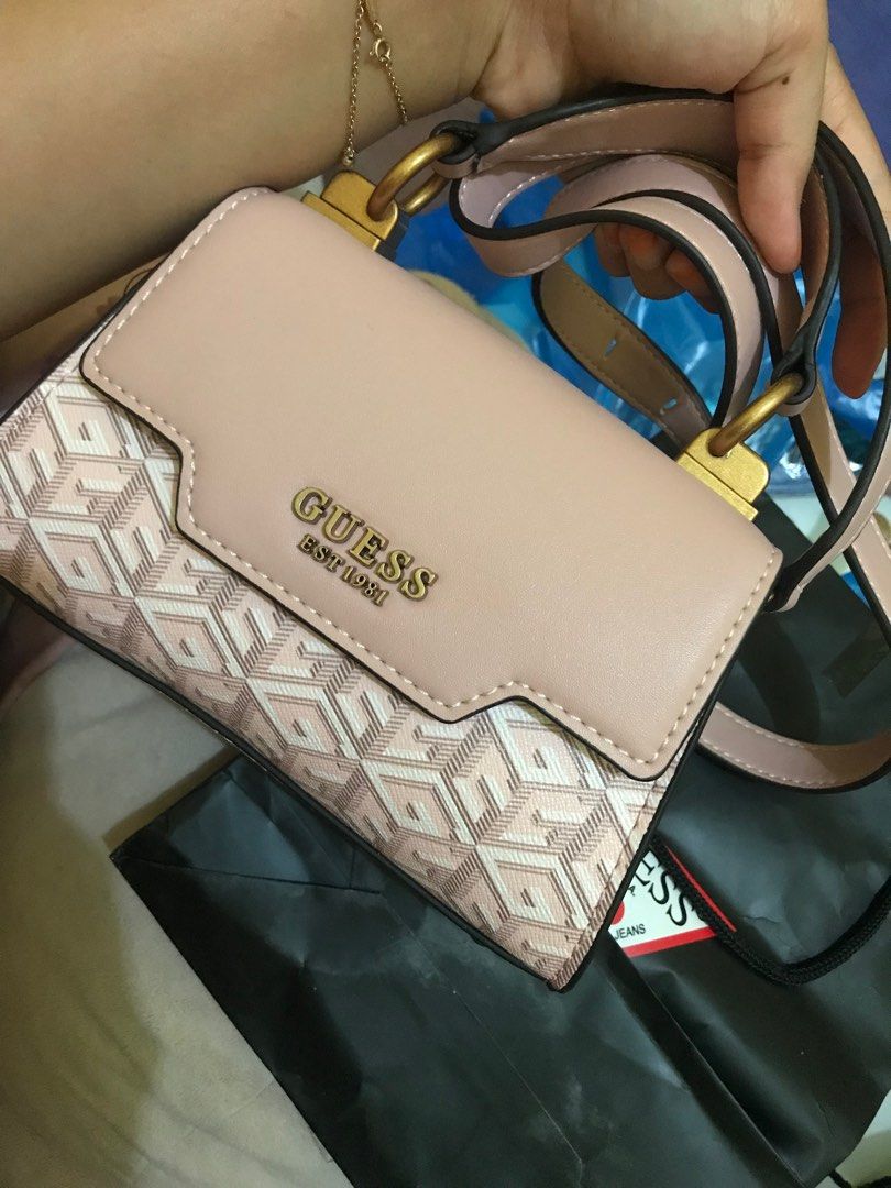 Tas Guess original store, Barang Mewah, Tas & Dompet di Carousell