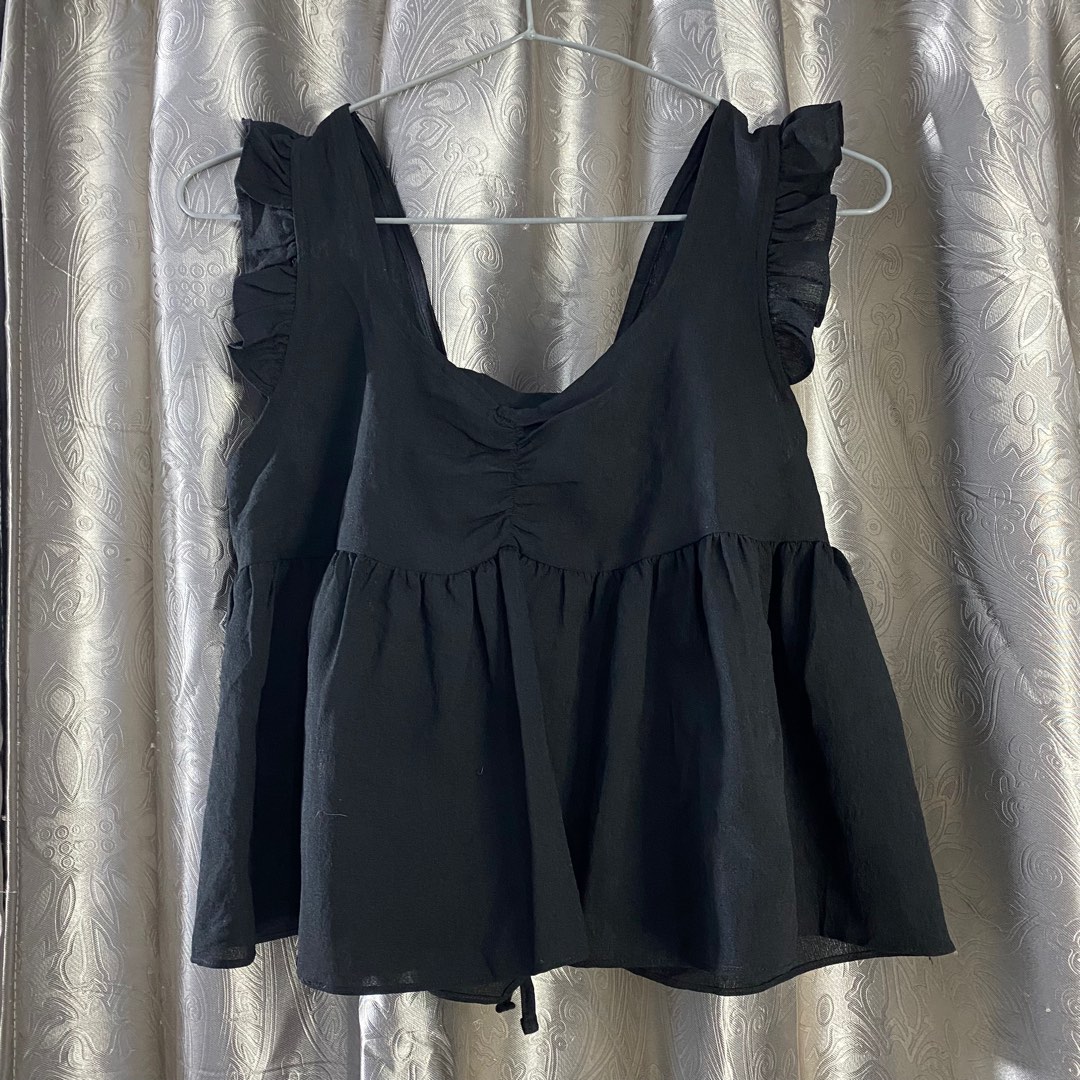 top hitam black, Fesyen Wanita, Pakaian Wanita, Atasan di Carousell