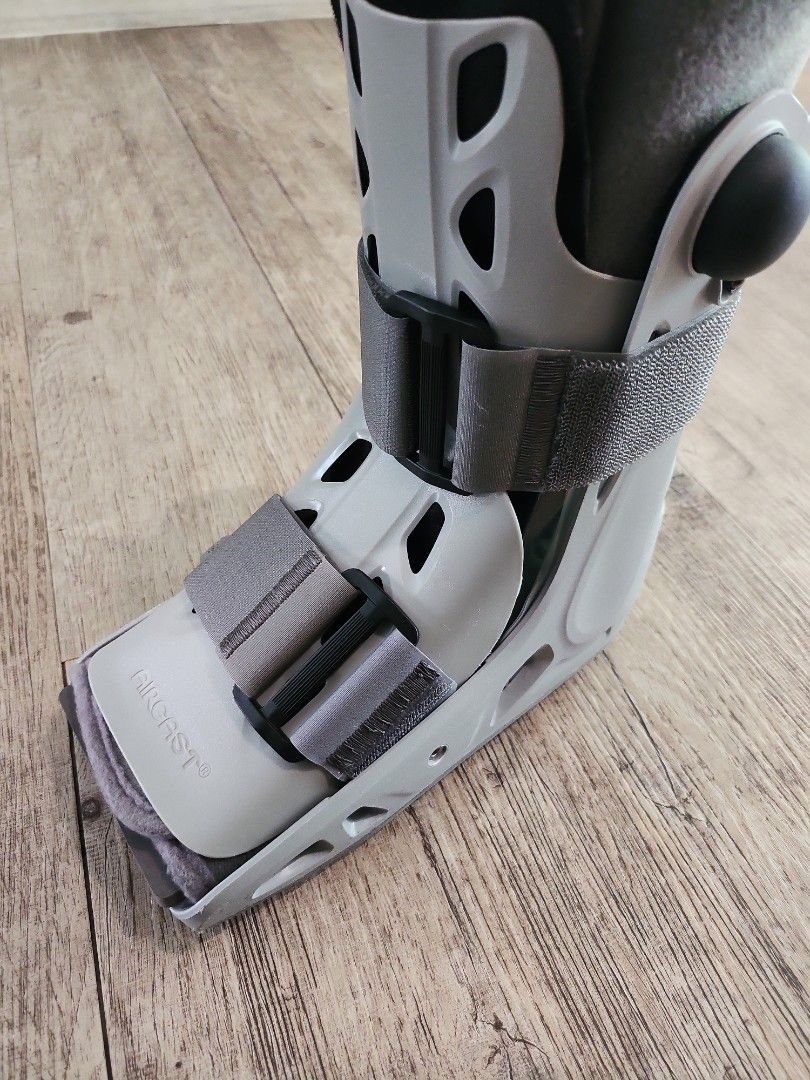 Aircast size S foot fracture cast, Health & Nutrition, Assistive ...