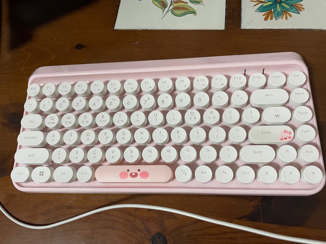 Apeach wireless keyboard - USB, Computers & Tech, Parts & Accessories ...