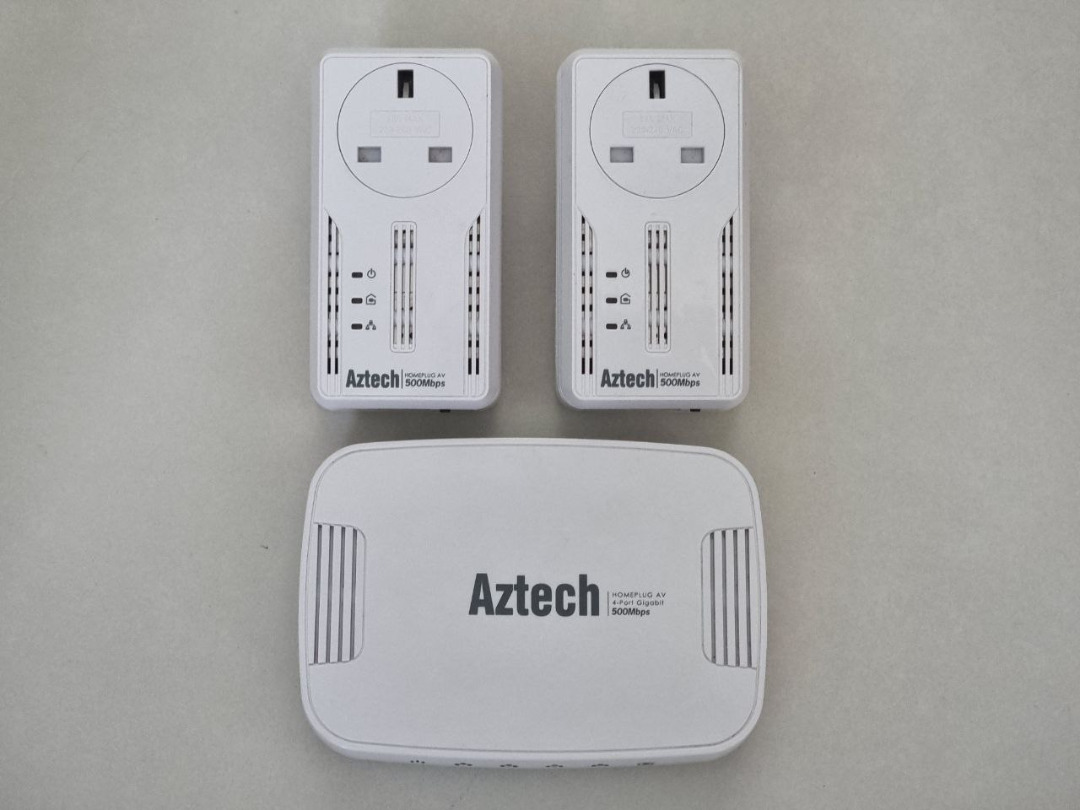 Aztech - Gigabit 4-ports Switch plus HomePlug AV (500Mbps), Computers ...