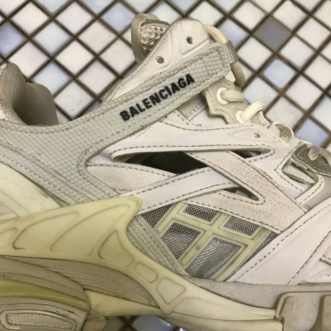 Balenciaga track V2, Men's Fashion, Footwear, Sneakers on Carousell