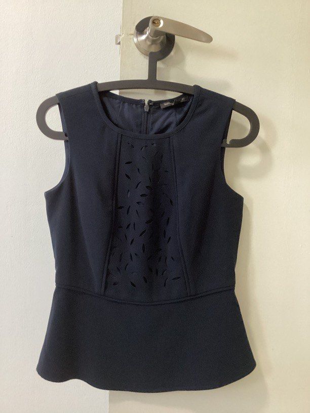 Banana republic laser cut top, Women's Fashion, Tops, Sleeveless on ...