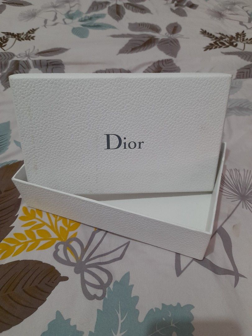 Box Dior original, Fesyen Wanita, Aksesoris di Carousell