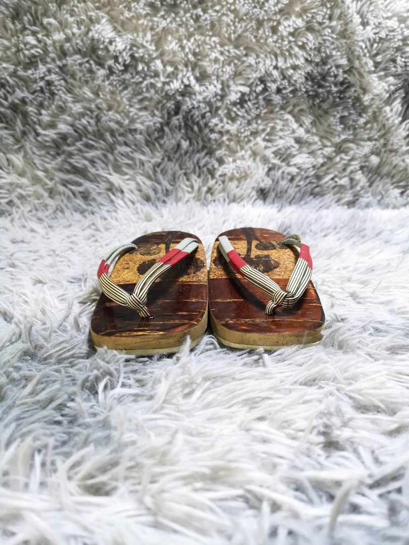Brown Wooden Japanese Slipper, Women's Fashion, Footwear, Slippers and ...