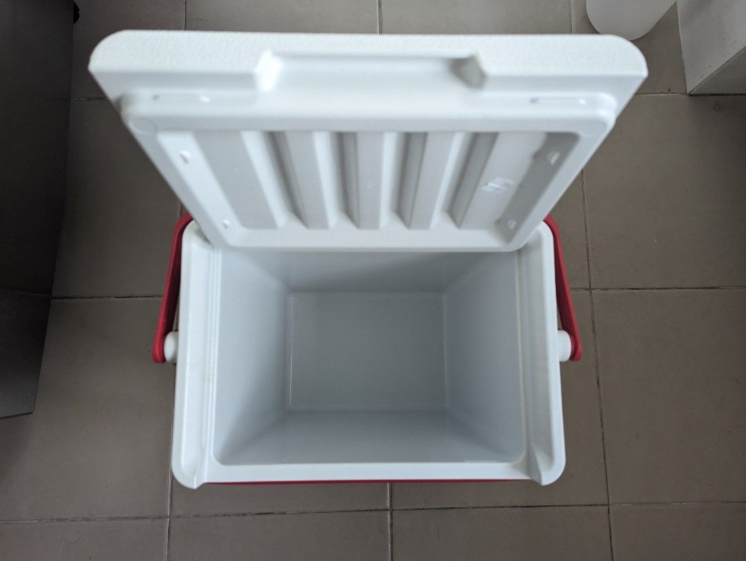 Coleman cooler box 20 can 16l party stacker, Furniture & Home Living ...