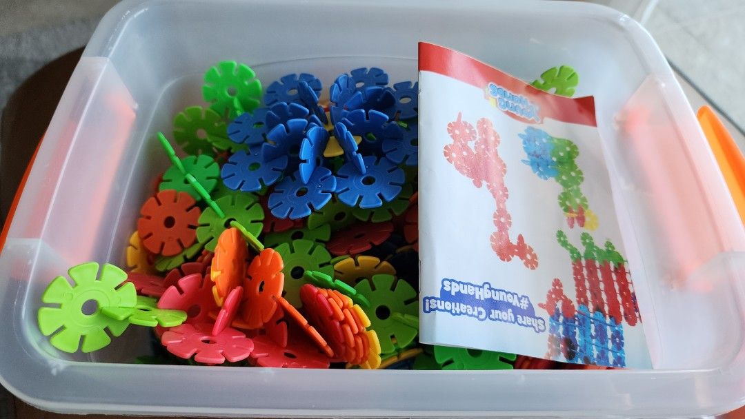 Creative building flakes 1400pcs, Hobbies & Toys, Toys & Games on Carousell