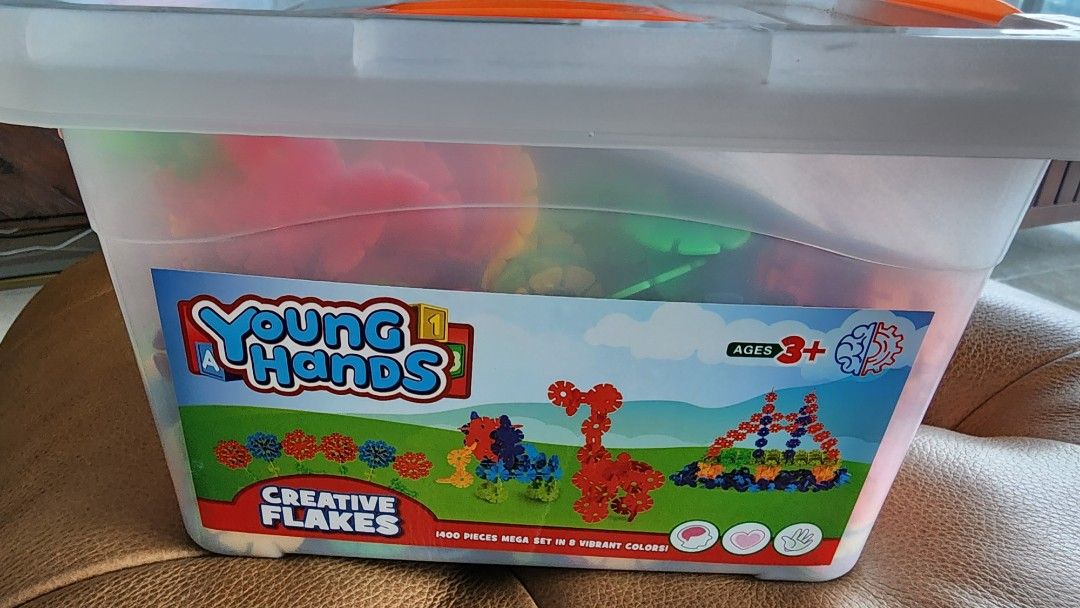 Creative building flakes 1400pcs, Hobbies & Toys, Toys & Games on Carousell